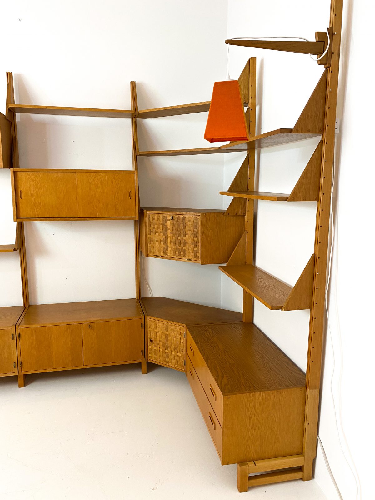 Hyllsystem i ek • Reformfurniture