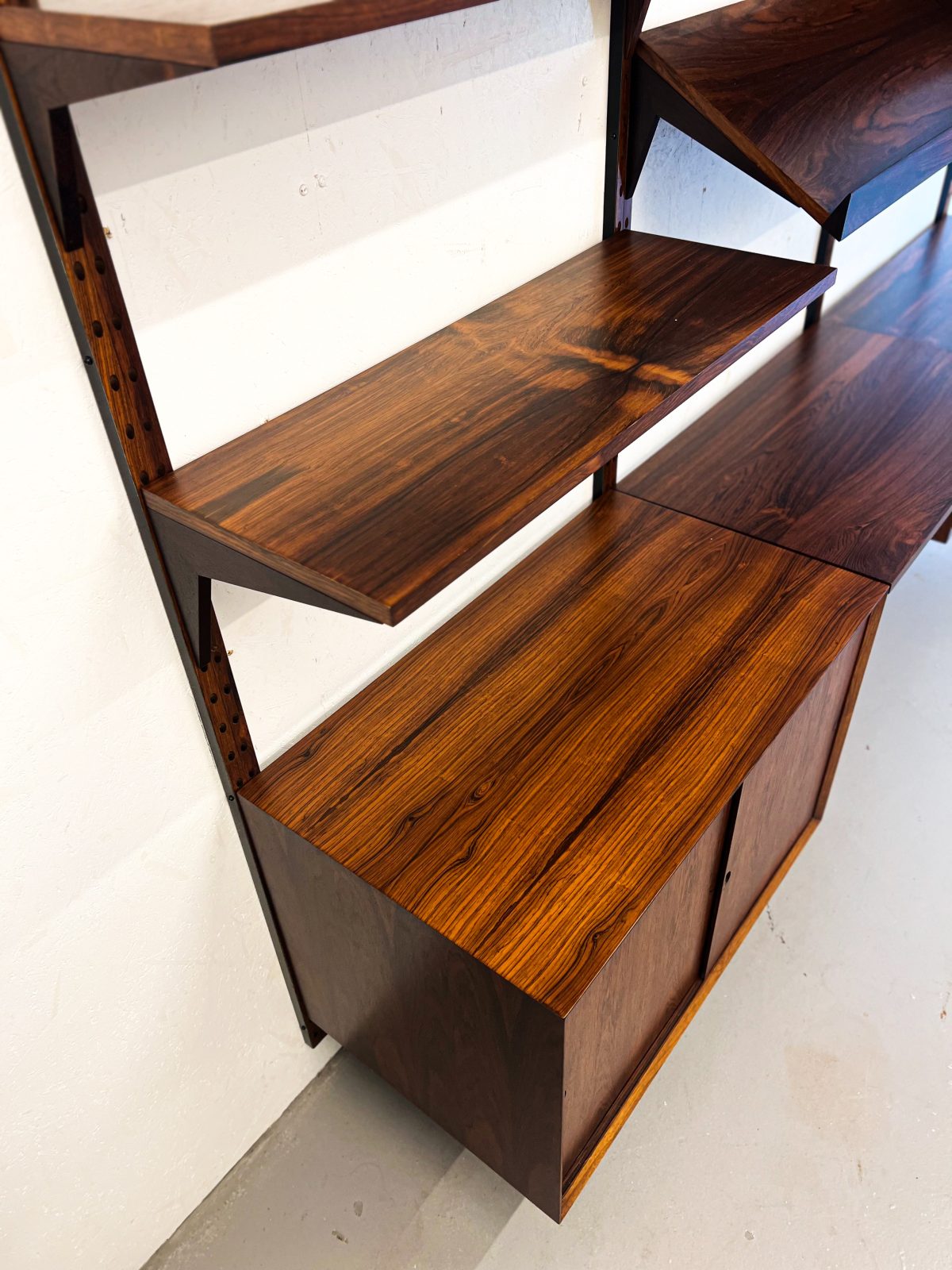 Danskt Vägghängt Hyllsystem 1 • Reformfurniture