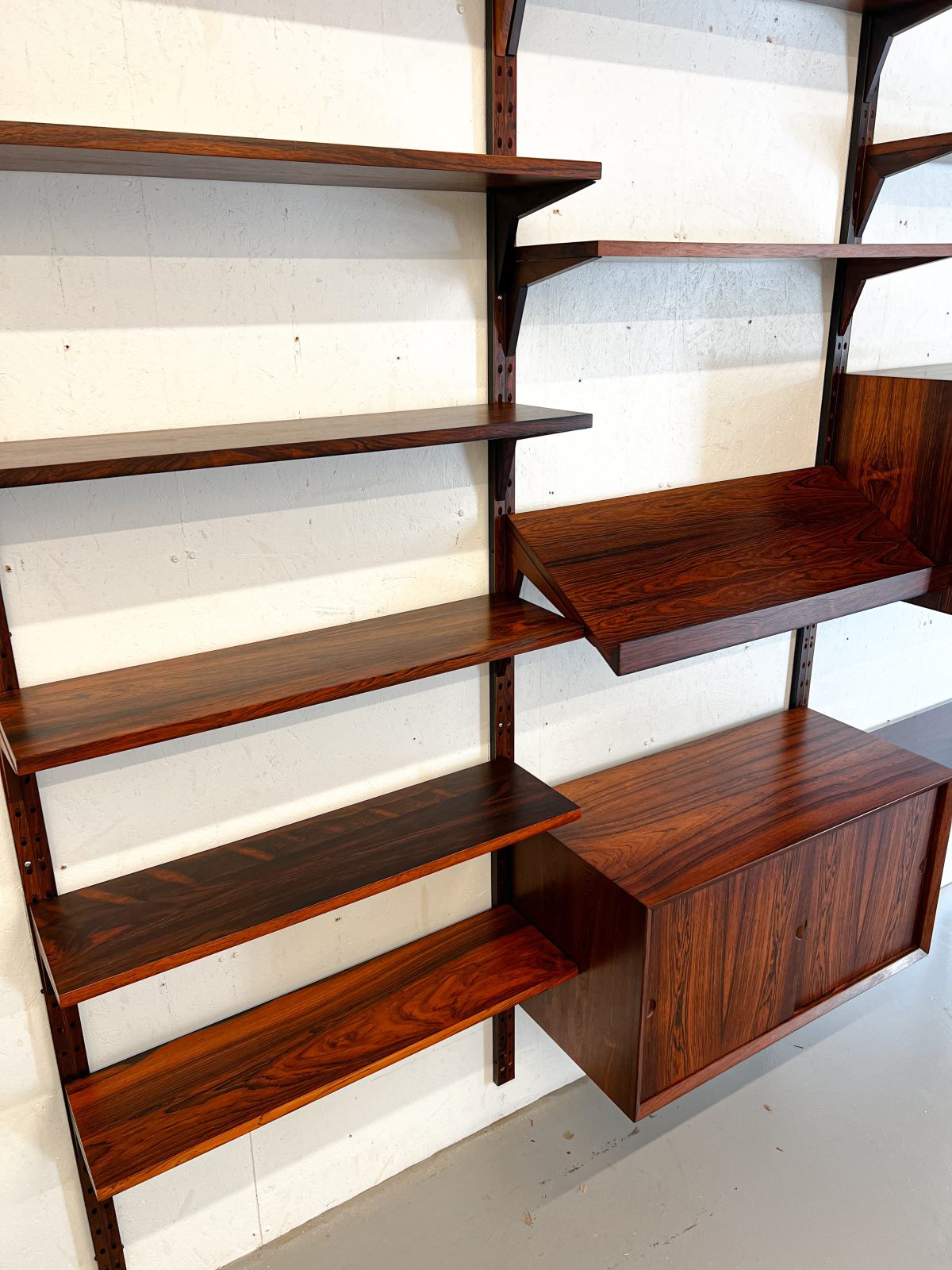 Danskt Vägghängt Hyllsystem 3 • Reformfurniture