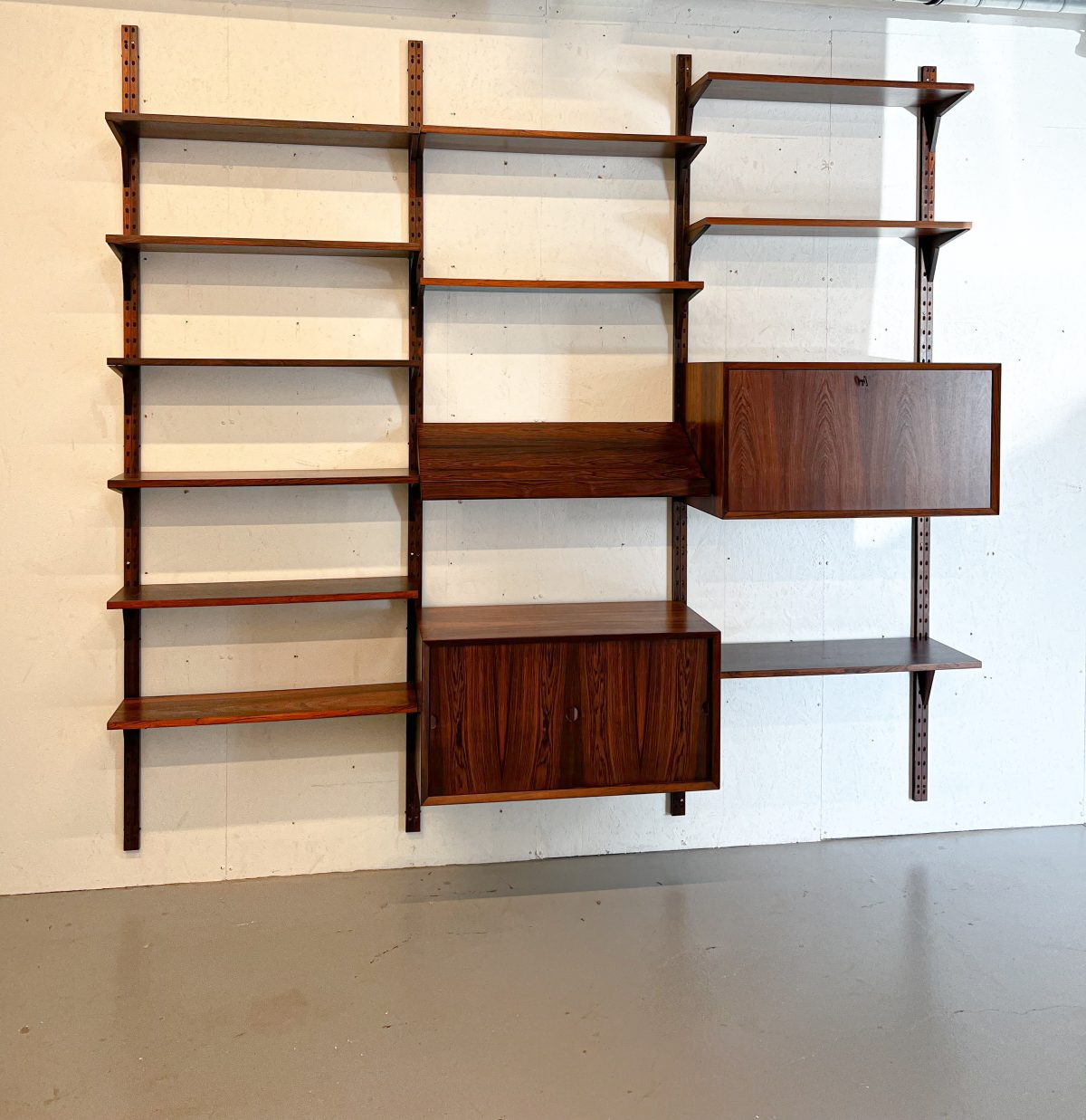 Danskt Vägghängt Hyllsystem 3 • Reformfurniture
