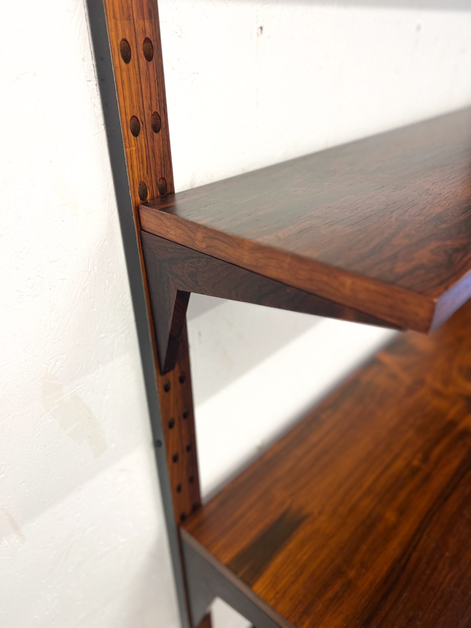 Danskt Vägghängt Hyllsystem 1 • Reformfurniture