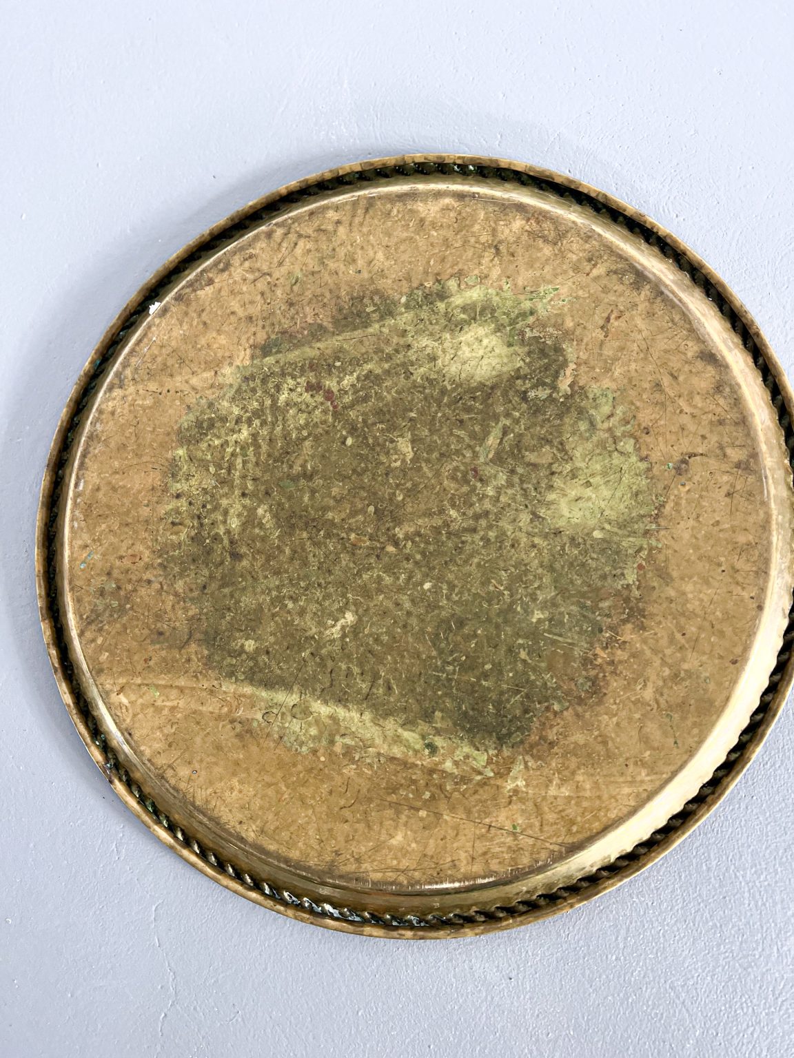 Hamrad mässingsbricka • Reformfurniture