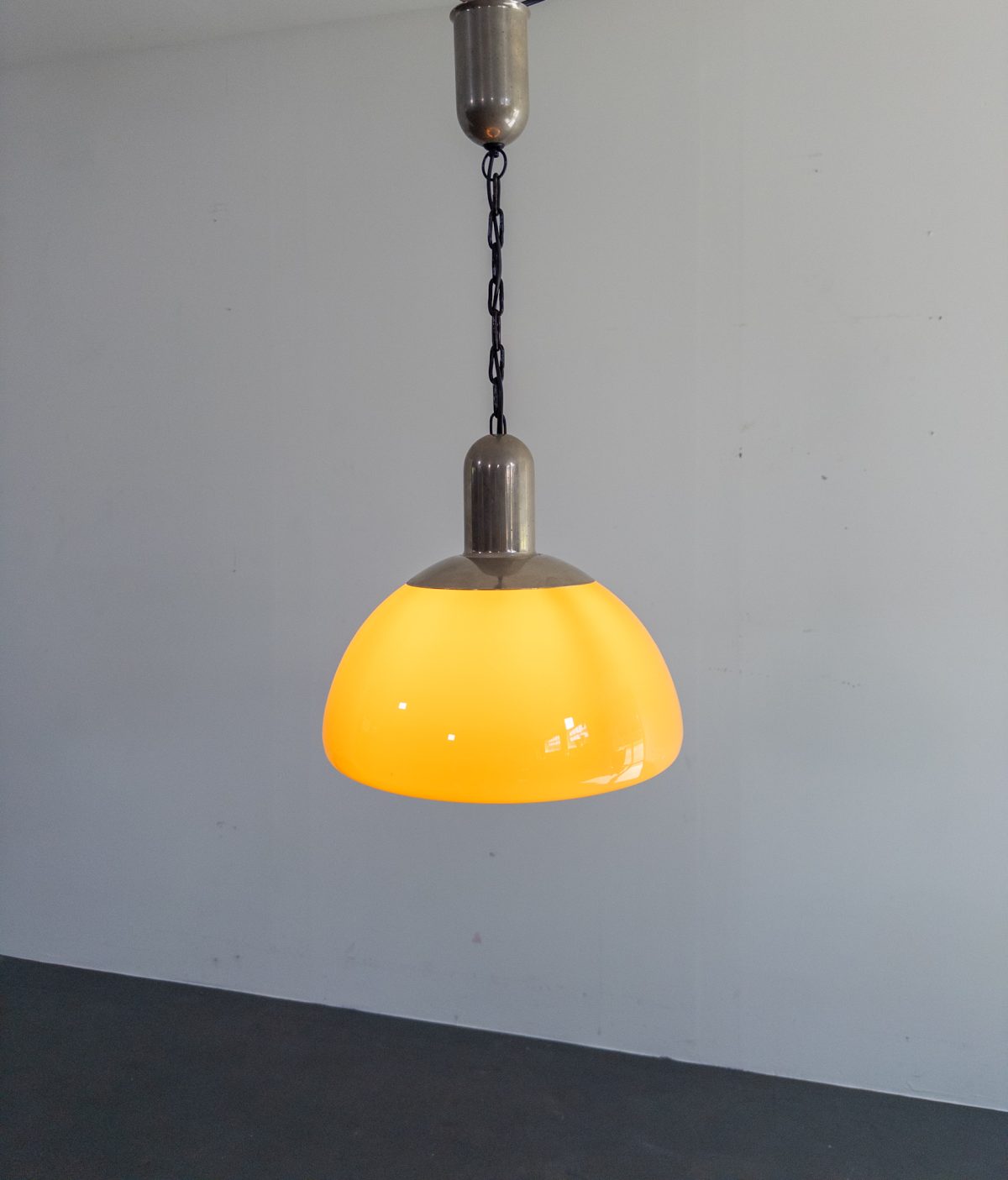 Tyskland 70-tal Taklampa i gult glas • Reformfurniture